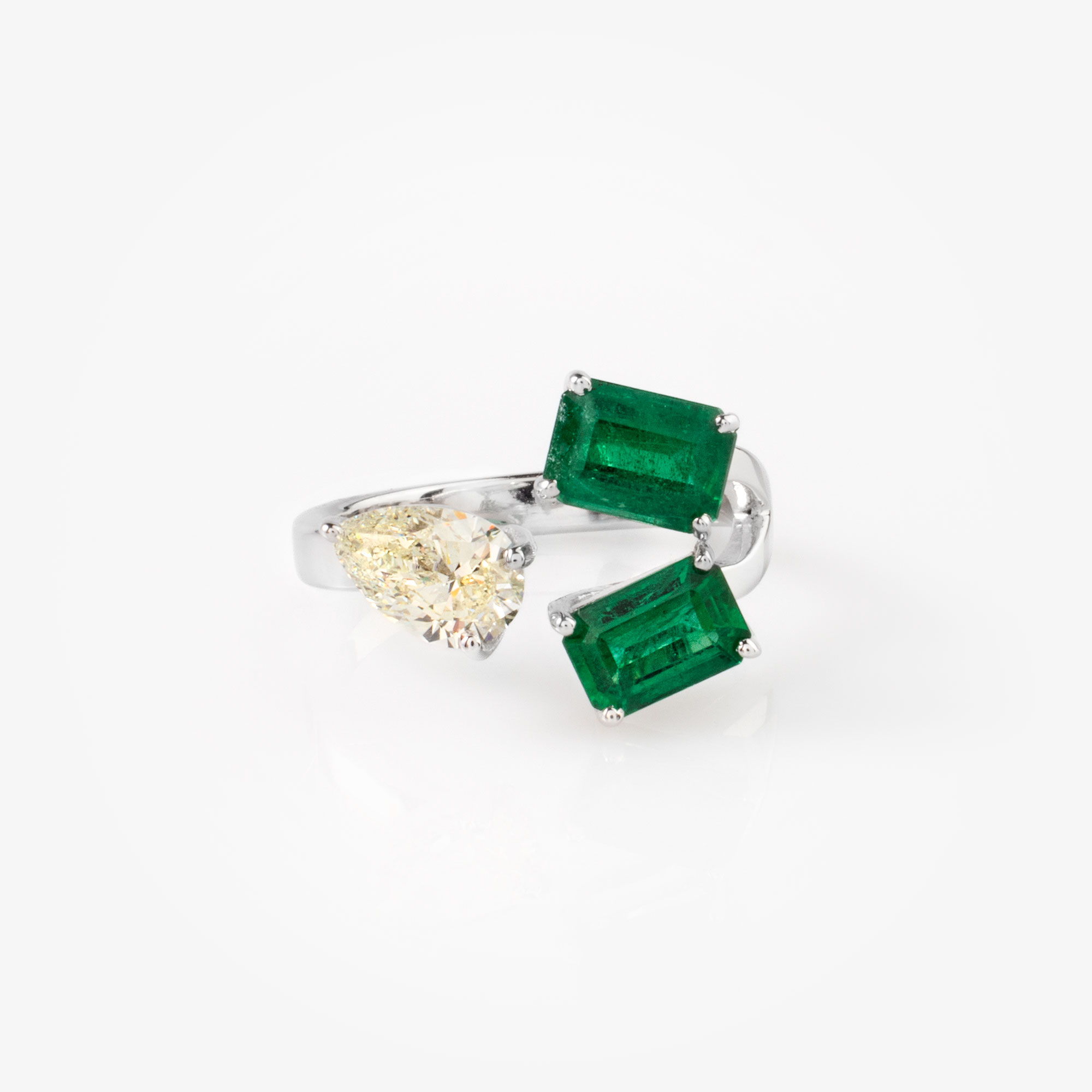 Modern ring with emeralds and pear shape diamond | Venetia Vildiridis E ...